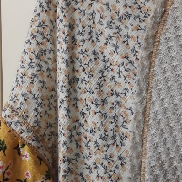 Hummingbird | Tops | Yellow Grey Floral Boho Knit Top Hummingbird Nwt ...